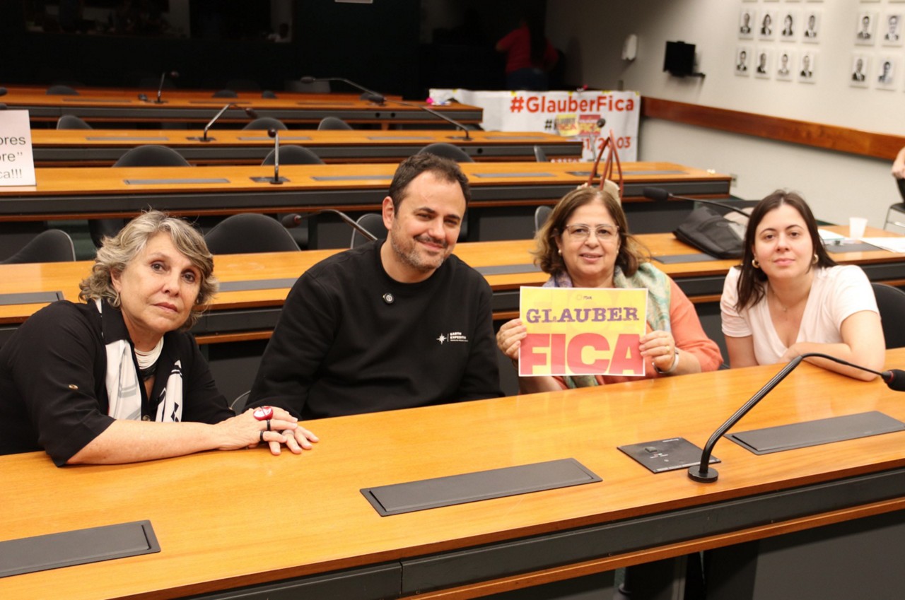 Em greve de fome há 110 horas, Glauber Braga recebe visita da ministra das Mulheres